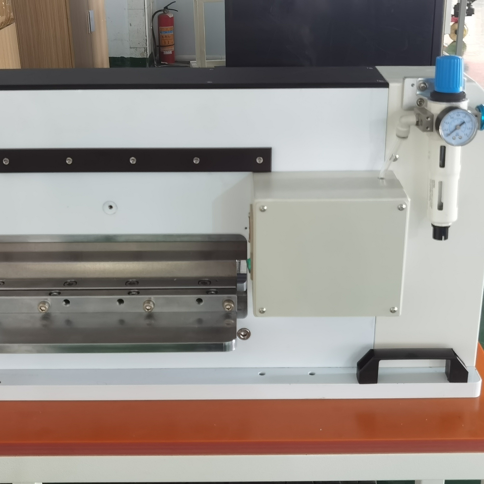 2KW AC380V PCB Depaneling Machine With High Cutting Precision / High ...